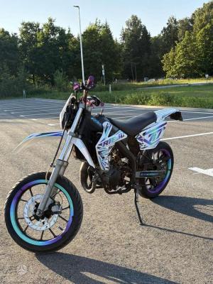 White Rieju MRT 2016 in Radviliskis, with an engine capacity of 50.00 L and mileage of 18 thousand km for 1900 €, photo 5 on AUTOMOTO.COM.LV