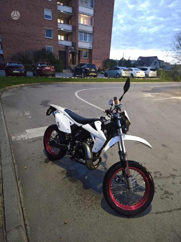 White Rieju MRT 2016 in Kaunas, with an engine capacity of 50.00 L and mileage of 6 thousand km for 1400 €, photo 9 on AUTOMOTO.COM.LV