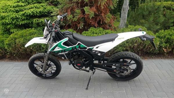Balts Rieju MRT 2023 Vievis, ar dzinēja tilpumu 49.00 L un nobraukumu 15 tūkst. km par 1850 €, foto 4 vietnē AUTOMOTO.COM.LV