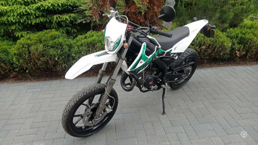 Balts Rieju MRT 2023 Vievis, ar dzinēja tilpumu 49.00 L un nobraukumu 15 tūkst. km par 1850 €, foto 6 vietnē AUTOMOTO.COM.LV