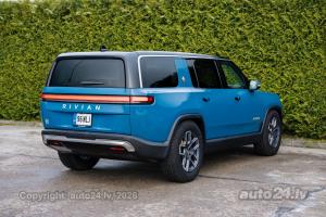 Blue Rivian R1S 2023 in Riga, with an engine capacity of 0.00 L and mileage of 30 thousand km for 87500 €, photo 6 on AUTOMOTO.COM.LV