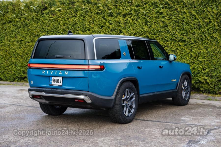 Blue Rivian R1S 2023 in Riga, with an engine capacity of 0.00 L and mileage of 30 thousand km for 87500 €, photo 6 on AUTOMOTO.COM.LV