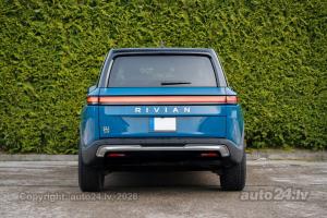 Blue Rivian R1S 2023 in Riga, with an engine capacity of 0.00 L and mileage of 30 thousand km for 87500 €, photo 7 on AUTOMOTO.COM.LV