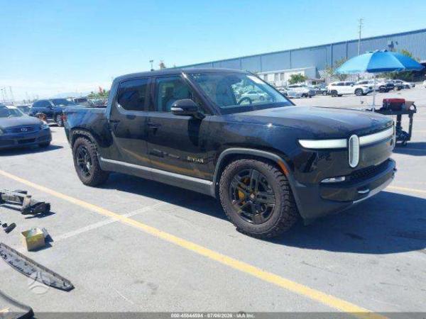 Black Rivian R1T 2023 in Klaipeda, with an engine capacity of 0.00 L and mileage of 106 thousand km for 18995 €, photo 1 on AUTOMOTO.COM.LV