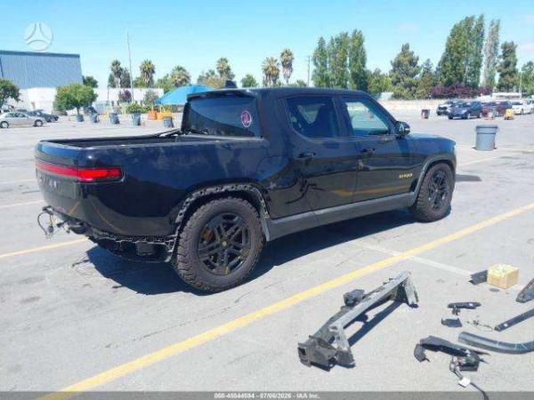Black Rivian R1T 2023 in Klaipeda, with an engine capacity of 0.00 L and mileage of 106 thousand km for 18995 €, photo 4 on AUTOMOTO.COM.LV