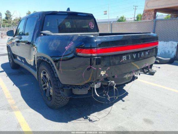Black Rivian R1T 2023 in Klaipeda, with an engine capacity of 0.00 L and mileage of 106 thousand km for 18995 €, photo 6 on AUTOMOTO.COM.LV
