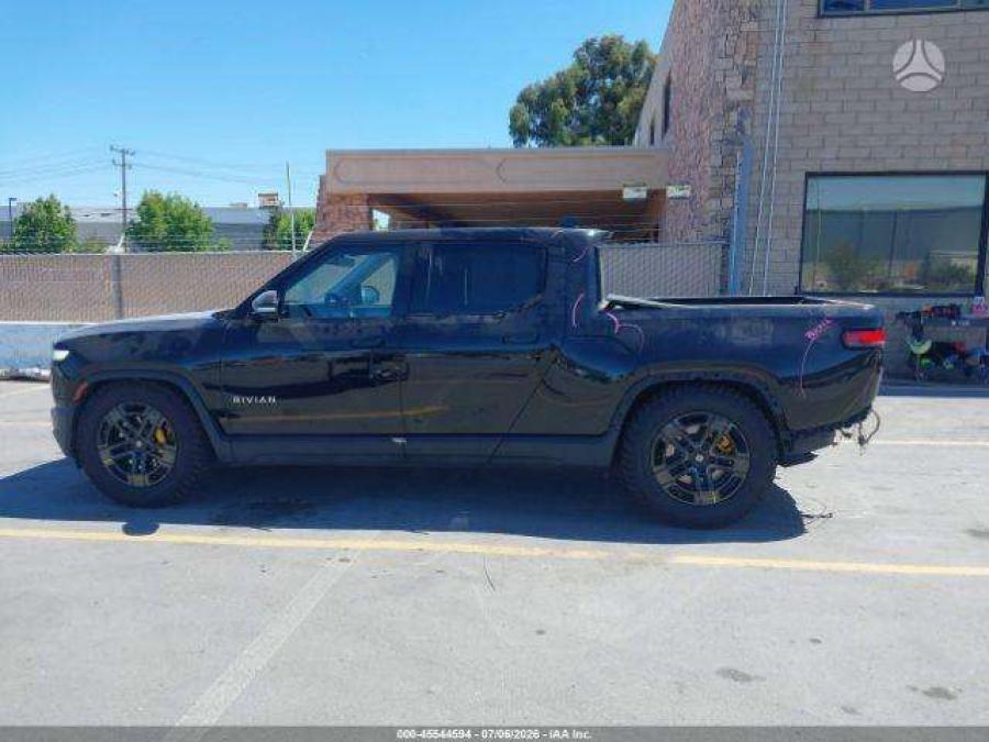 Black Rivian R1T 2023 in Klaipeda, with an engine capacity of 0.00 L and mileage of 106 thousand km for 18995 €, photo 16 on AUTOMOTO.COM.LV