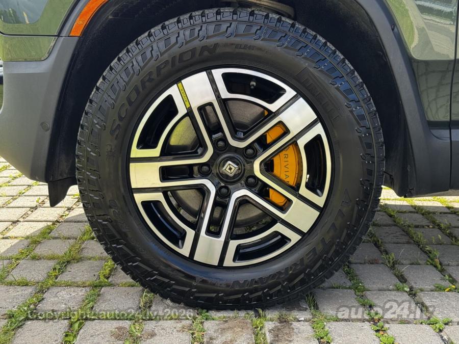 Зеленый Rivian R1T 2023 в Таллин, объемом двигателя 0.00 л и пробегом 57 тыс. км за 79990 €, фото 9 на AUTOMOTO.COM.LV