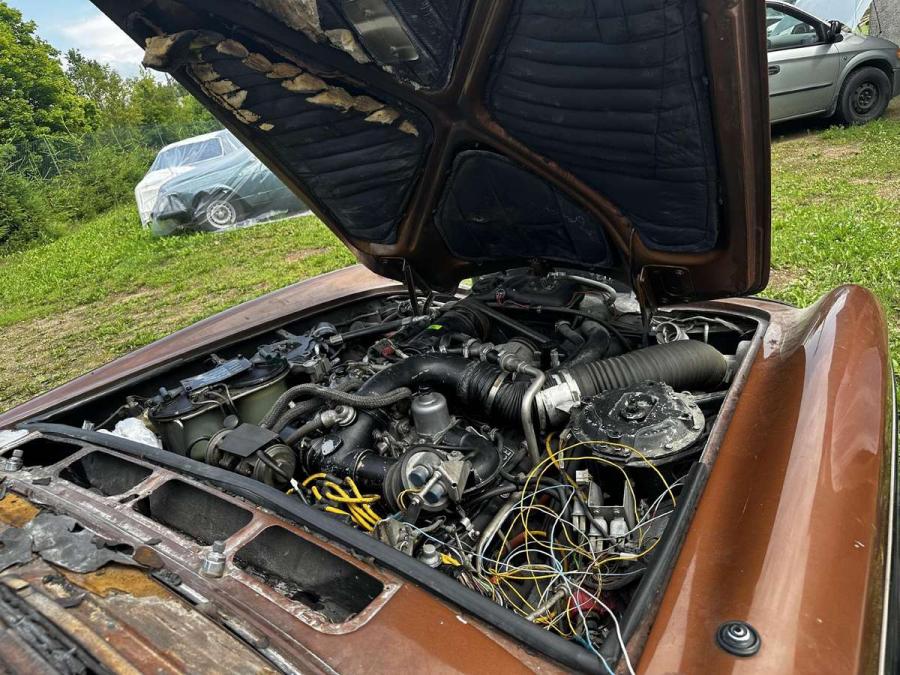 Brown Rolls-Royce Corniche 1979 in Kaunas, with an engine capacity of 6.70 L and mileage of 40 thousand km for 11200 €, photo 10 on AUTOMOTO.COM.LV