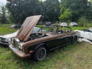 Brown Rolls-Royce Corniche 1979 in Kaunas, with an engine capacity of 6.70 L and mileage of 40 thousand km for 11200 €, photo 11 on AUTOMOTO.COM.LV