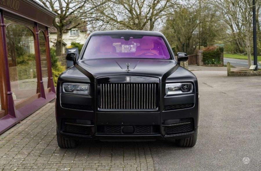 Черный Ролс Ройс Cullinan 2022 в Плунге, объемом двигателя 0.00 л и пробегом 34 тыс. км за 380000 €, фото 4 на AUTOMOTO.COM.LV