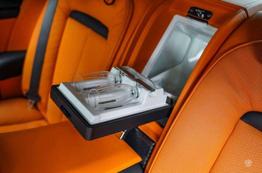 Черный Ролс Ройс Cullinan 2022 в Плунге, объемом двигателя 0.00 л и пробегом 34 тыс. км за 380000 €, фото 7 на AUTOMOTO.COM.LV