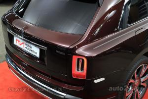 Sarkans Rolls-Royce Cullinan 2020 Tallina, ar dzinēja tilpumu 6.70 L un nobraukumu 72 tūkst. km par 344900 €, foto 8 vietnē AUTOMOTO.COM.LV