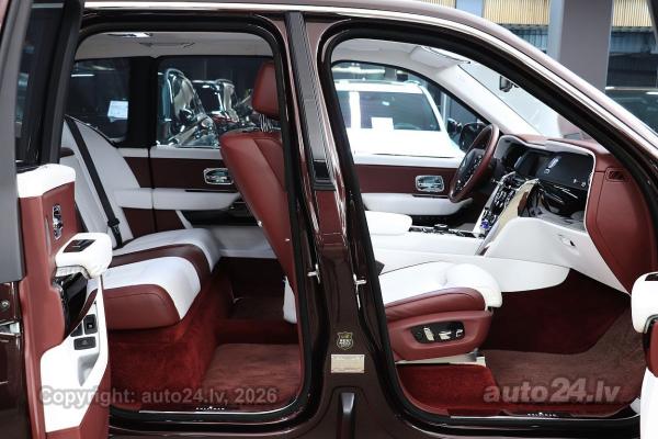 Sarkans Rolls-Royce Cullinan 2020 Tallina, ar dzinēja tilpumu 6.70 L un nobraukumu 72 tūkst. km par 344900 €, foto 10 vietnē AUTOMOTO.COM.LV