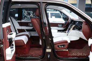 Sarkans Rolls-Royce Cullinan 2020 Tallina, ar dzinēja tilpumu 6.70 L un nobraukumu 72 tūkst. km par 344900 €, foto 10 vietnē AUTOMOTO.COM.LV