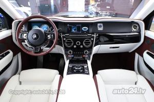 Sarkans Rolls-Royce Cullinan 2020 Tallina, ar dzinēja tilpumu 6.70 L un nobraukumu 72 tūkst. km par 344900 €, foto 11 vietnē AUTOMOTO.COM.LV