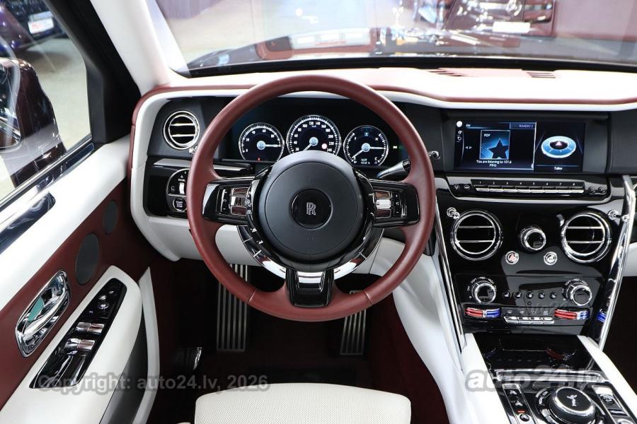 Sarkans Rolls-Royce Cullinan 2020 Tallina, ar dzinēja tilpumu 6.70 L un nobraukumu 72 tūkst. km par 344900 €, foto 12 vietnē AUTOMOTO.COM.LV
