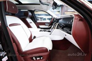 Sarkans Rolls-Royce Cullinan 2020 Tallina, ar dzinēja tilpumu 6.70 L un nobraukumu 72 tūkst. km par 344900 €, foto 13 vietnē AUTOMOTO.COM.LV