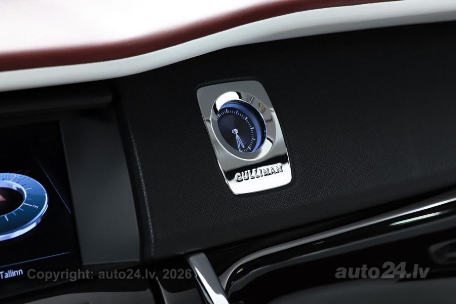 Sarkans Rolls-Royce Cullinan 2020 Tallina, ar dzinēja tilpumu 6.70 L un nobraukumu 72 tūkst. km par 344900 €, foto 20 vietnē AUTOMOTO.COM.LV