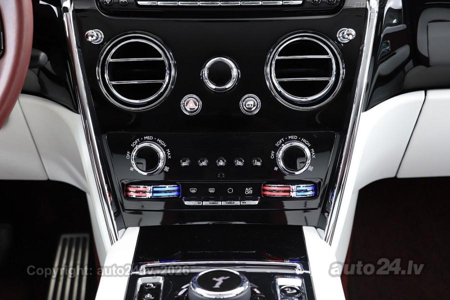 Sarkans Rolls-Royce Cullinan 2020 Tallina, ar dzinēja tilpumu 6.70 L un nobraukumu 72 tūkst. km par 344900 €, foto 21 vietnē AUTOMOTO.COM.LV