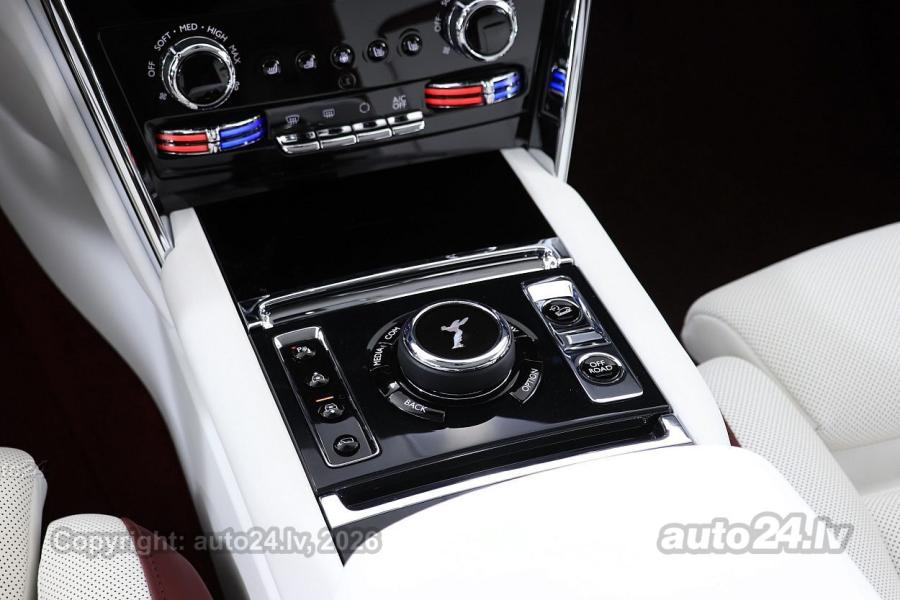 Sarkans Rolls-Royce Cullinan 2020 Tallina, ar dzinēja tilpumu 6.70 L un nobraukumu 72 tūkst. km par 344900 €, foto 22 vietnē AUTOMOTO.COM.LV