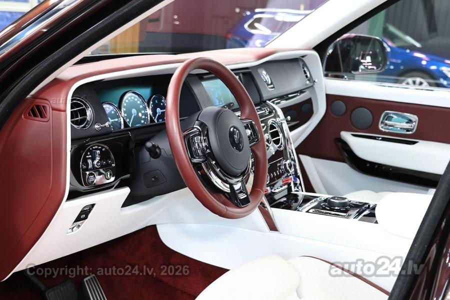 Sarkans Rolls-Royce Cullinan 2020 Tallina, ar dzinēja tilpumu 6.70 L un nobraukumu 72 tūkst. km par 344900 €, foto 23 vietnē AUTOMOTO.COM.LV