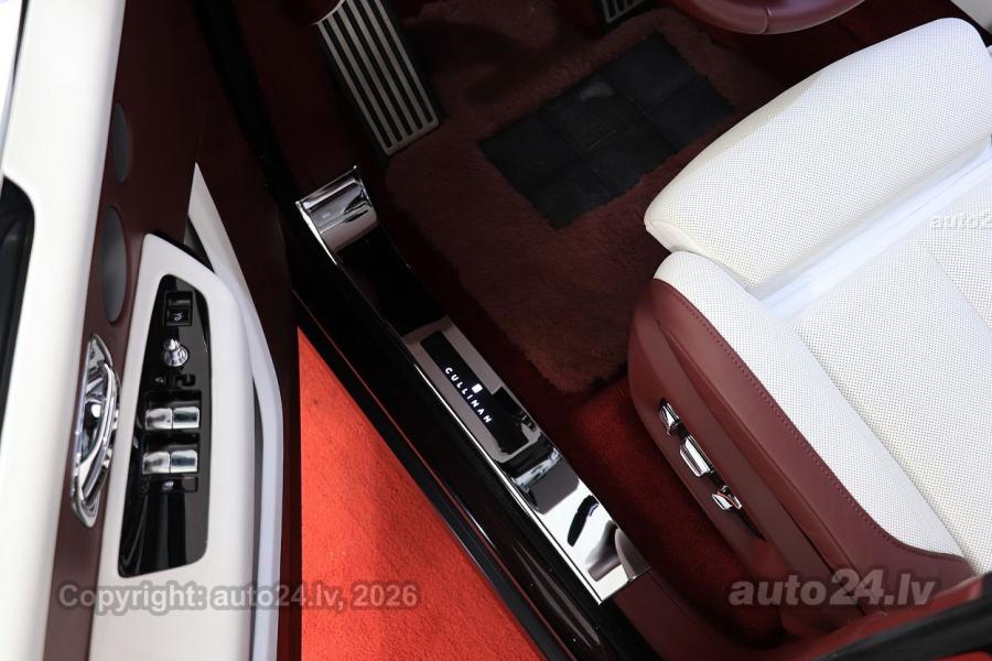 Sarkans Rolls-Royce Cullinan 2020 Tallina, ar dzinēja tilpumu 6.70 L un nobraukumu 72 tūkst. km par 344900 €, foto 25 vietnē AUTOMOTO.COM.LV