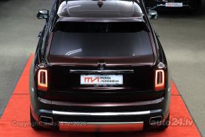 Sarkans Rolls-Royce Cullinan 2020 Tallina, ar dzinēja tilpumu 6.70 L un nobraukumu 72 tūkst. km par 344900 €, foto 29 vietnē AUTOMOTO.COM.LV