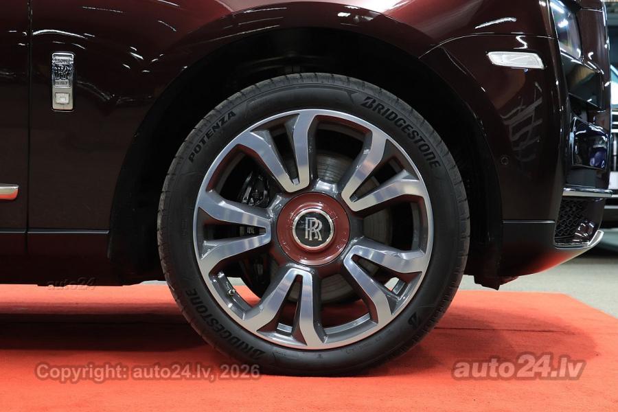 Sarkans Rolls-Royce Cullinan 2020 Tallina, ar dzinēja tilpumu 6.70 L un nobraukumu 72 tūkst. km par 344900 €, foto 30 vietnē AUTOMOTO.COM.LV