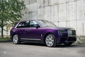Фиолетовый Ролс Ройс Cullinan 2025 в Вильнюс, объемом двигателя 6.75 л и пробегом 8 тыс. км за 549500 €, фото 1 на AUTOMOTO.COM.LV
