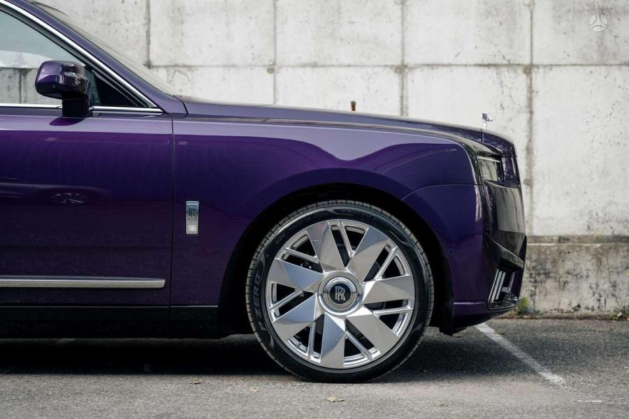 Фиолетовый Ролс Ройс Cullinan 2025 в Вильнюс, объемом двигателя 6.75 л и пробегом 8 тыс. км за 549500 €, фото 4 на AUTOMOTO.COM.LV