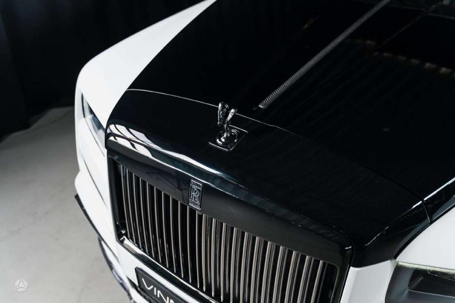 White Rolls-Royce Cullinan 2020 in Vilnius, with an engine capacity of 6.75 L and mileage of 33 thousand km for 449000 €, photo 14 on AUTOMOTO.COM.LV