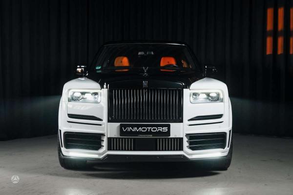 White Rolls-Royce Cullinan 2020 in Vilnius, with an engine capacity of 6.75 L and mileage of 33 thousand km for 439000 €, photo 2 on AUTOMOTO.COM.LV