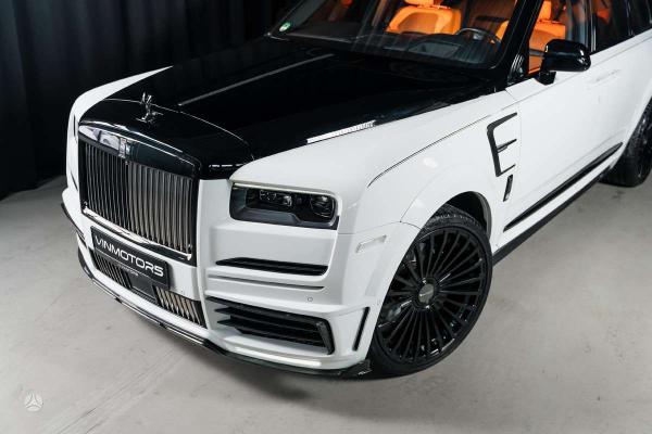 White Rolls-Royce Cullinan 2020 in Vilnius, with an engine capacity of 6.75 L and mileage of 33 thousand km for 439000 €, photo 7 on AUTOMOTO.COM.LV