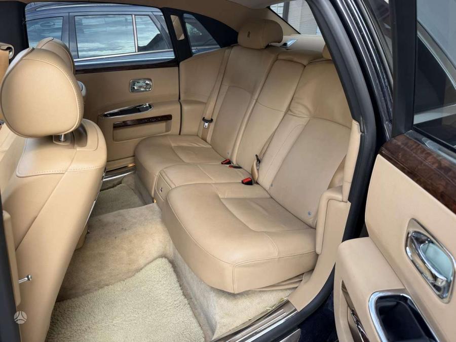 Zils Rolls-Royce Ghost 2012 Viļņa, ar dzinēja tilpumu 6.59 L un nobraukumu 300 tūkst. km par 85000 €, foto 14 vietnē AUTOMOTO.COM.LV
