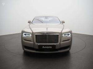 Pelēks Rolls-Royce Ghost 2015 Viļņa, ar dzinēja tilpumu 6.59 L un nobraukumu 73 tūkst. km par 149000 €, foto 3 vietnē AUTOMOTO.COM.LV