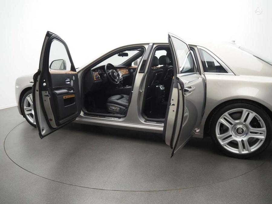 Pelēks Rolls-Royce Ghost 2015 Viļņa, ar dzinēja tilpumu 6.59 L un nobraukumu 73 tūkst. km par 149000 €, foto 13 vietnē AUTOMOTO.COM.LV