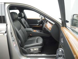 Pelēks Rolls-Royce Ghost 2015 Viļņa, ar dzinēja tilpumu 6.59 L un nobraukumu 73 tūkst. km par 149000 €, foto 14 vietnē AUTOMOTO.COM.LV