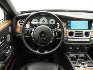 Pelēks Rolls-Royce Ghost 2015 Viļņa, ar dzinēja tilpumu 6.59 L un nobraukumu 73 tūkst. km par 149000 €, foto 20 vietnē AUTOMOTO.COM.LV