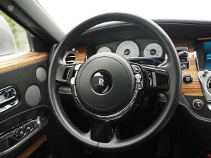 Pelēks Rolls-Royce Ghost 2015 Viļņa, ar dzinēja tilpumu 6.59 L un nobraukumu 73 tūkst. km par 149000 €, foto 23 vietnē AUTOMOTO.COM.LV