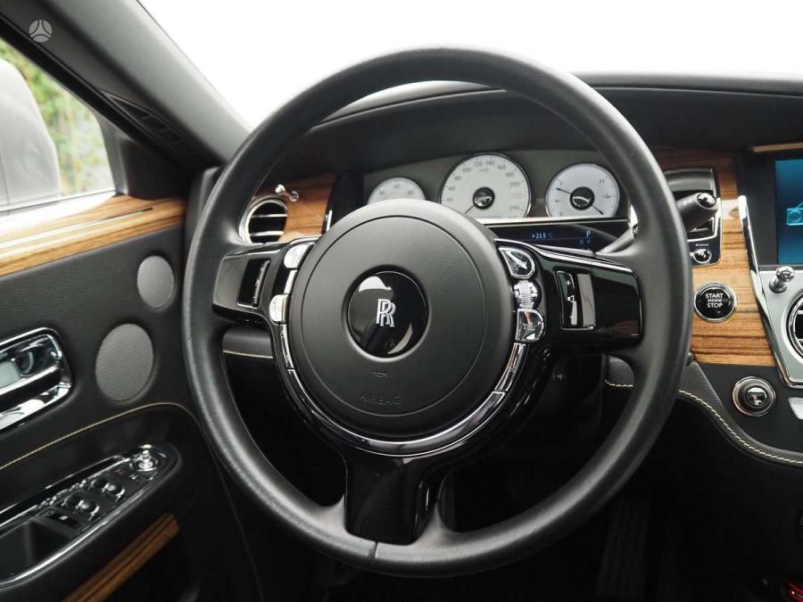 Pelēks Rolls-Royce Ghost 2015 Viļņa, ar dzinēja tilpumu 6.59 L un nobraukumu 73 tūkst. km par 149000 €, foto 23 vietnē AUTOMOTO.COM.LV