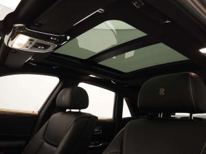 Pelēks Rolls-Royce Ghost 2015 Viļņa, ar dzinēja tilpumu 6.59 L un nobraukumu 73 tūkst. km par 149000 €, foto 26 vietnē AUTOMOTO.COM.LV
