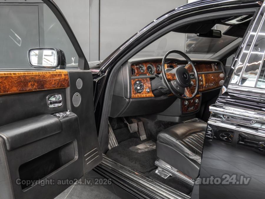 Black Rolls-Royce Phantom 2006 in Tallinn, with an engine capacity of 6.80 L and mileage of 137 thousand km for 99900 €, photo 6 on AUTOMOTO.COM.LV