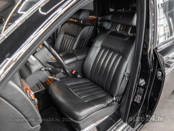 Black Rolls-Royce Phantom 2006 in Tallinn, with an engine capacity of 6.80 L and mileage of 137 thousand km for 99900 €, photo 6 on AUTOMOTO.COM.LV