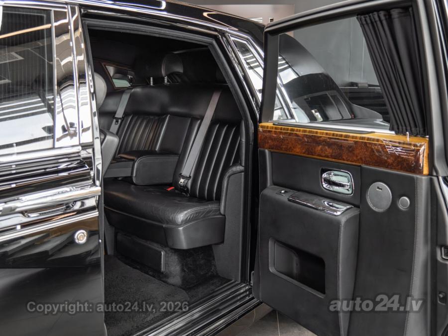 Black Rolls-Royce Phantom 2006 in Tallinn, with an engine capacity of 6.80 L and mileage of 137 thousand km for 99900 €, photo 8 on AUTOMOTO.COM.LV