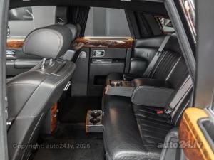 Black Rolls-Royce Phantom 2006 in Tallinn, with an engine capacity of 6.80 L and mileage of 137 thousand km for 99900 €, photo 9 on AUTOMOTO.COM.LV