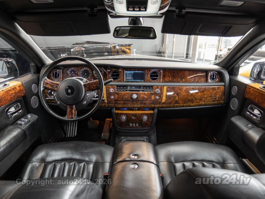 Black Rolls-Royce Phantom 2006 in Tallinn, with an engine capacity of 6.80 L and mileage of 137 thousand km for 99900 €, photo 10 on AUTOMOTO.COM.LV
