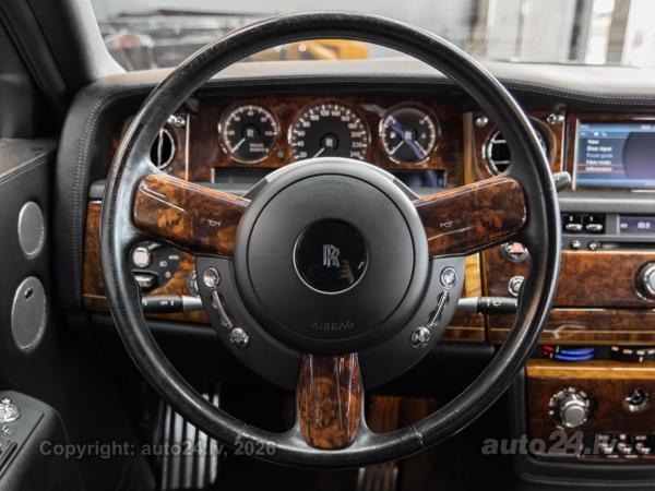 Black Rolls-Royce Phantom 2006 in Tallinn, with an engine capacity of 6.80 L and mileage of 137 thousand km for 99900 €, photo 10 on AUTOMOTO.COM.LV