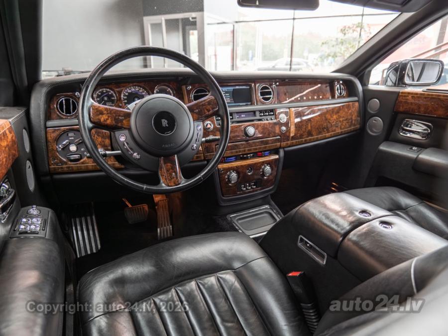 Black Rolls-Royce Phantom 2006 in Tallinn, with an engine capacity of 6.80 L and mileage of 137 thousand km for 99900 €, photo 12 on AUTOMOTO.COM.LV