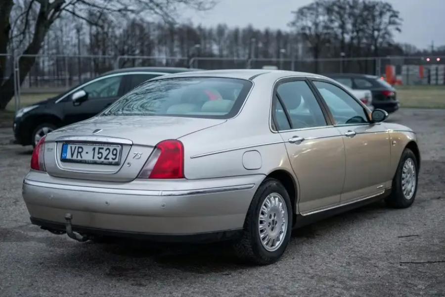 Brūns Rover 75 1999 Liepāja, ar dzinēja tilpumu 2.50 L un nobraukumu 168 tūkst. km par 2200 €, foto 5 vietnē AUTOMOTO.COM.LV